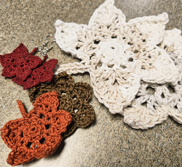 Ravelry: Lacy Maple Leaf pattern by Lauren McGoveran