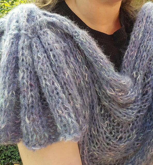 Ravelry: Keyhole Stole pattern by Lauren McGoveran