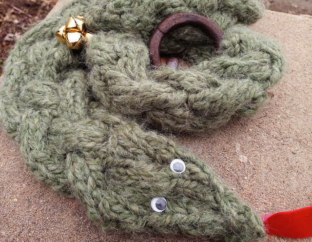 Ravelry: Cabled Snake Scarf pattern by Lauren McGoveran
