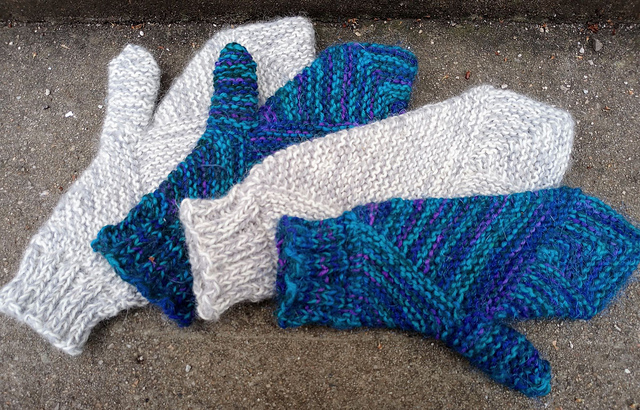 Ravelry: Log Cabin Mitered Mittens pattern by Lauren McGoveran