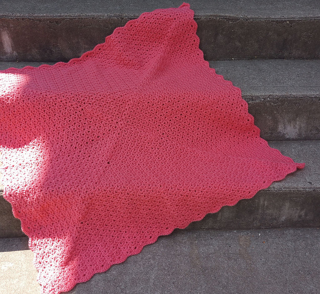Ravelry: Scalloped V Baby Blanket pattern by Lauren McGoveran