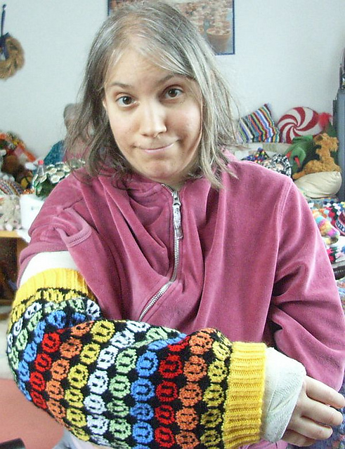 Ravelry: Disarmed-Cheer up cast cozy/Gipsy pattern by Sandra Jäger