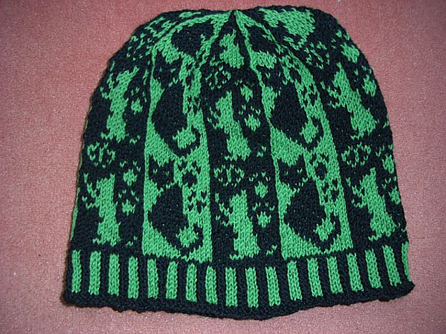 Ravelry: Cats and stripes beanie pattern by Sandra Jäger