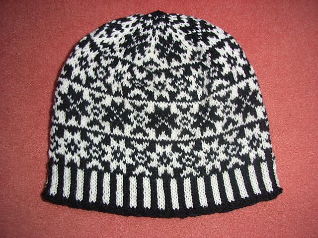 Ravelry: Black star beanie pattern by Sandra Jäger
