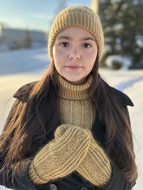 Ravelry: Ripsbær Vintersett pattern by Isabelle Andreassen