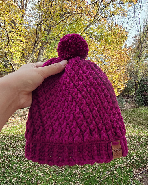 Ravelry: Twirl and Swirl Beanie pattern by Elisa DeSena