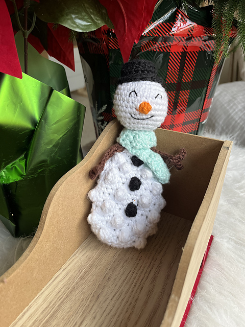 Ravelry: Holiday Bitty SNOWMAN Buddy pattern by Allie Wasserman