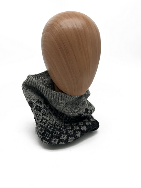 Ravelry: Fading Diamonds Cowl pattern by Charles Sawyer