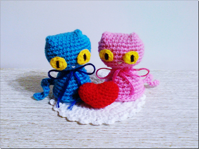 Ravelry: Cat with heart pattern by Crochet Things