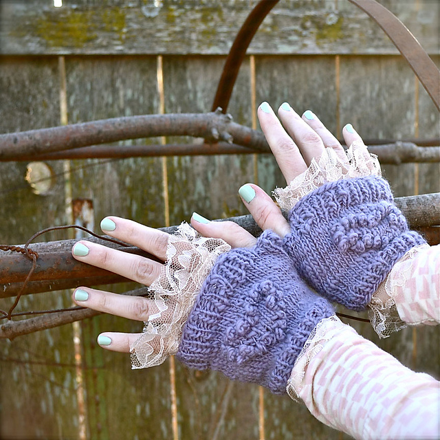 Ravelry: Homespun Hearts Hand-Huggers pattern by Moth and Rust
