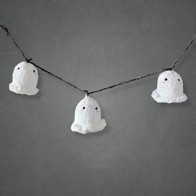 Ravelry: Quick Ghost Garland pattern by Summer Brunton-Elliott