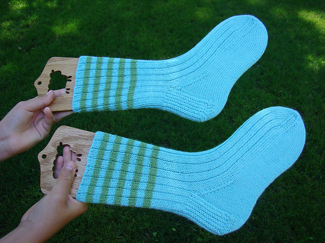 Ravelry: Ribbed Socks for Bigger Feet pattern by Susan B. Anderson