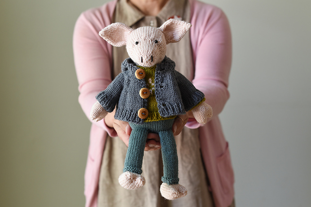 Ravelry: Oliver Pig pattern by Susan B. Anderson