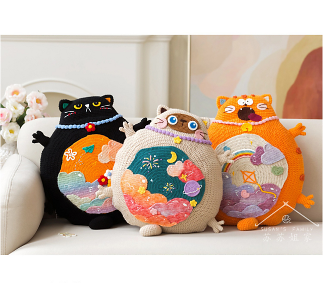 Ravelry: Kitty Sofa Cushion Cover pattern by Susan's family