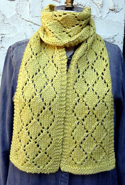 Ravelry: Belinda Diamond Scarf pattern by Susan Leibowitz