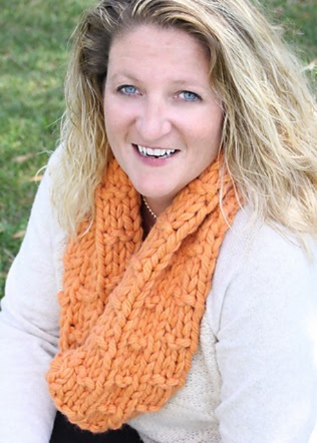 Ravelry: Mia Cowl pattern by Susan Leibowitz