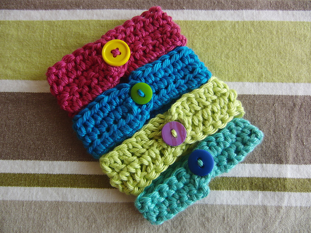 Ravelry: Flower Wristband pattern by shmugusta