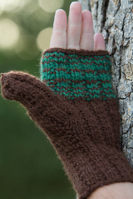 Ravelry: Lighthouse Convertible Mittens pattern by Susie Allen