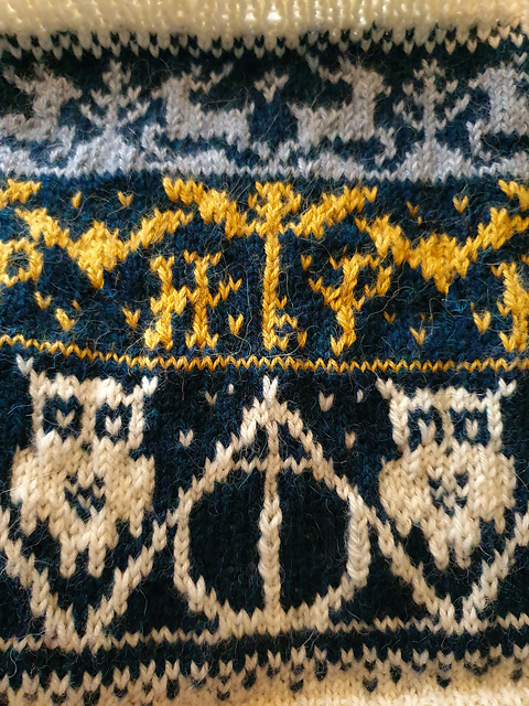 Ravelry: Harry Potter inspired Cowl pattern by Suzy Anderson