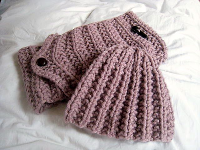 Ravelry: Textured Rib Oversized Neckwarmer and Hat pattern by Suzy Rai