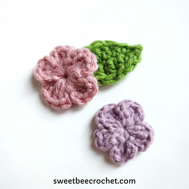 Ravelry: Mini Flower with Leaf pattern by Sweet Bee Crochet