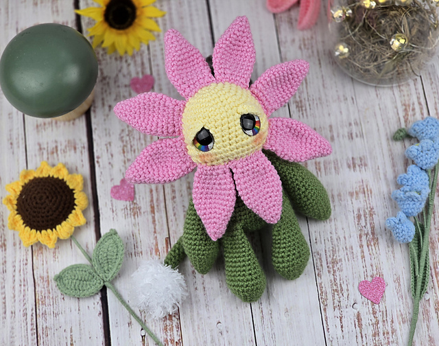 Ravelry: flower sprite pattern by Carolyne Brodie