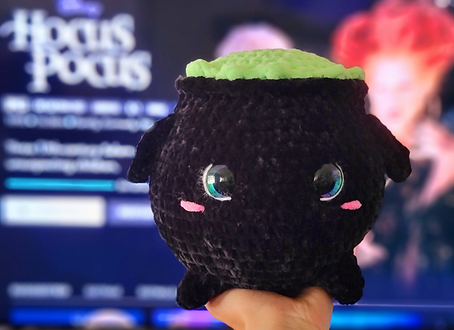 Ravelry: cauldron pattern by Carolyne Brodie