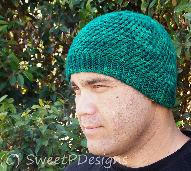 Ravelry: Sideline pattern by Gabriella Henry