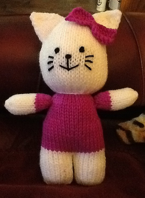 Ravelry: Seamless Kitty pattern by Sue Ambrose