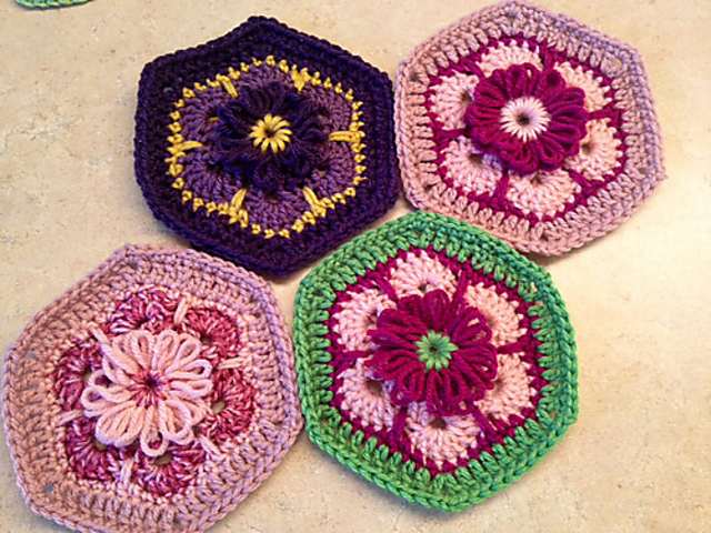 Ravelry: African Flower Motif with a Loomed Flower Centre pattern by ...