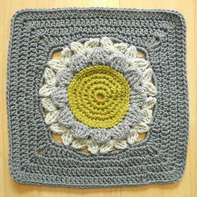 Ravelry: Happy Flower pattern by Julie Yeager