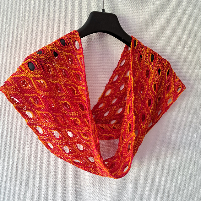 Ravelry: Summer Breeze Cowl pattern by Sybil R