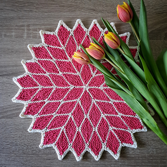 Ravelry: Aunt Dahlia pattern by Sybil R