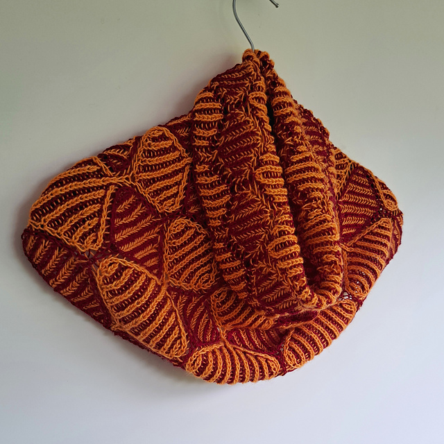 Ravelry: Harlequin Cowl pattern by Sybil R