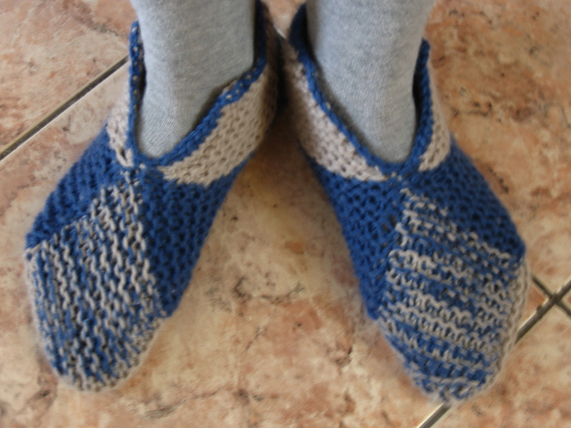 Ravelry: pantoufles deux couleurs pattern by Cercle de Fermières de Lachine