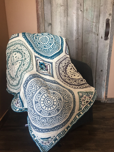 Ravelry: taemombo's Labyrinth Celtic Blanket