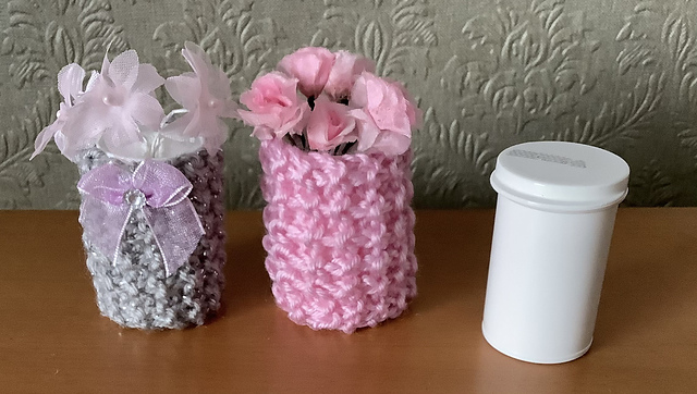 Ravelry: Mini Container Vase Wrap pattern by taffylass knits