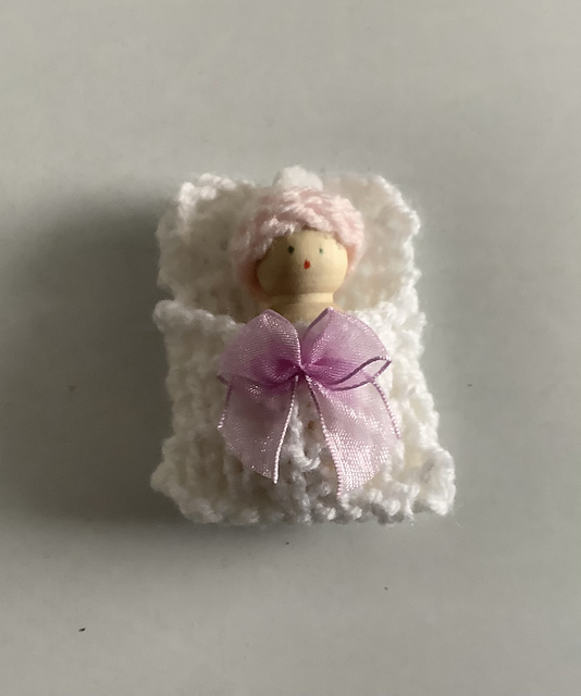 Ravelry: Tiny Peg Baby pattern by taffylass knits