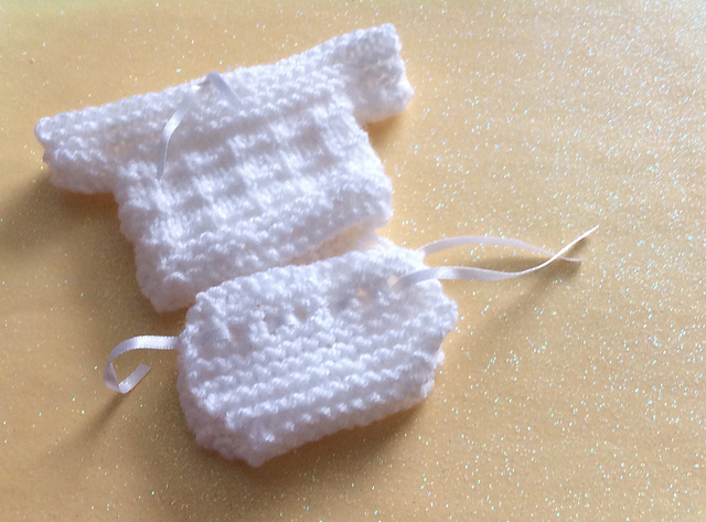 Ravelry: Angel Baby Burial Outfit pattern by taffylass knits