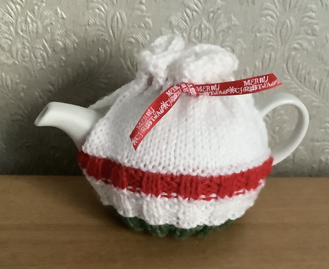 Ravelry: Simple Christmas Tea Cosy pattern by taffylass knits