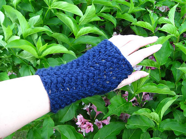 Ravelry: takdpm's Lace Wrist Covers