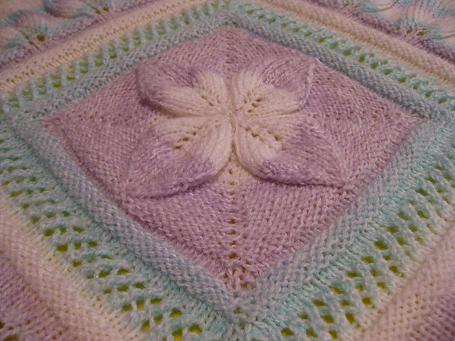 Ravelry: takdpm's Leaf Counterpane Baby Blanket with Applied Leaf Border