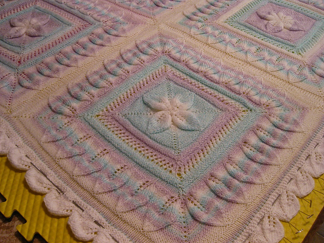 Ravelry: takdpm's Leaf Counterpane Baby Blanket with Applied Leaf Border