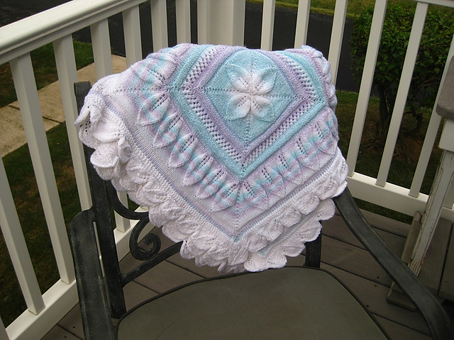 Ravelry: takdpm's Leaf Counterpane Baby Blanket with Applied Leaf Border