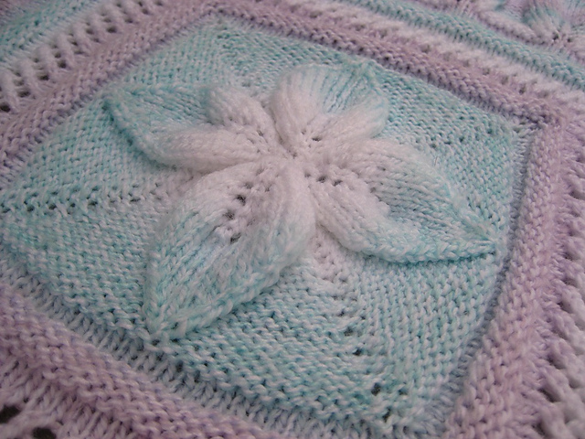 Ravelry: takdpm's Leaf Counterpane Baby Blanket with Applied Leaf Border