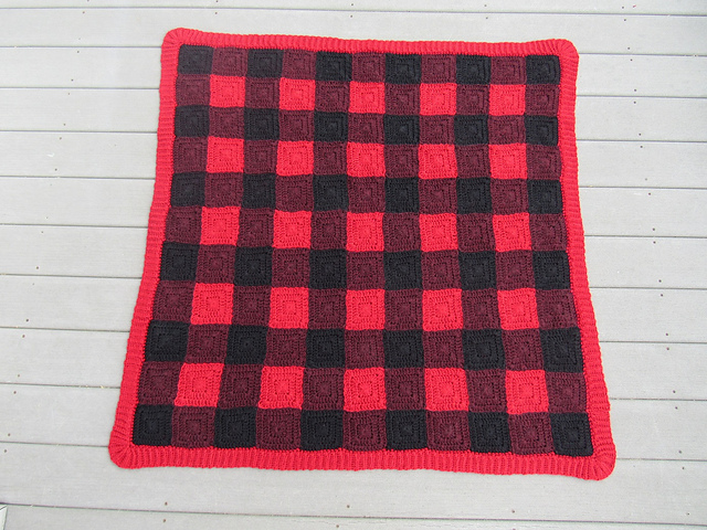 Ravelry: takdpm's Buffalo Check solid granny square baby blanket