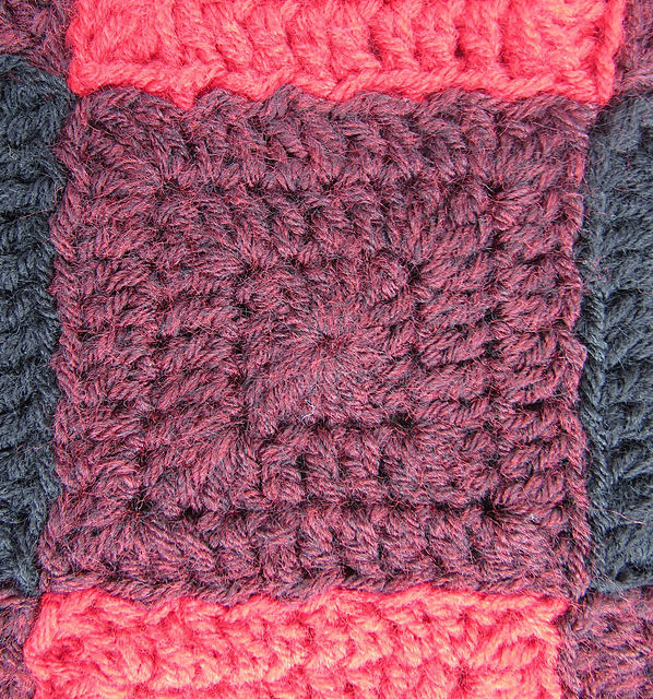 Ravelry: takdpm's Buffalo Check solid granny square baby blanket