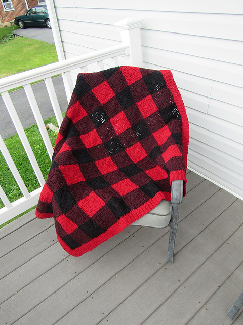 Ravelry: takdpm's Buffalo Check solid granny square baby blanket