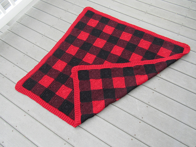 Ravelry: takdpm's Buffalo Check solid granny square baby blanket