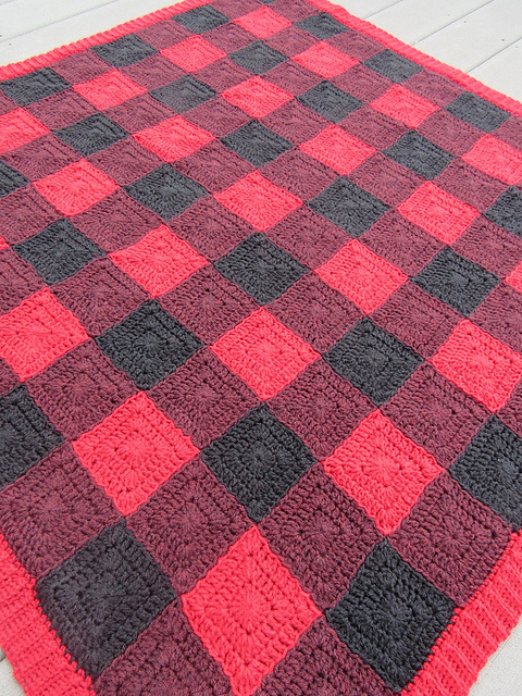 Ravelry: takdpm's Buffalo Check solid granny square baby blanket